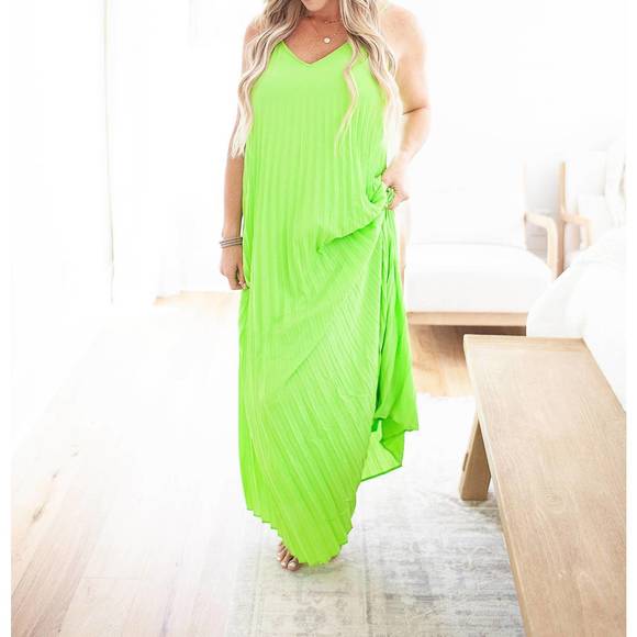 She + Sky | Dresses | New She Sky Fuji Pleated Maxi Dress In Lime ...
